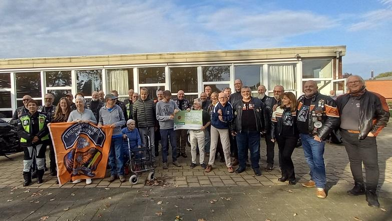 Friends on Wheels schenkt 2000 euro voor de belevingstafel | mekanders